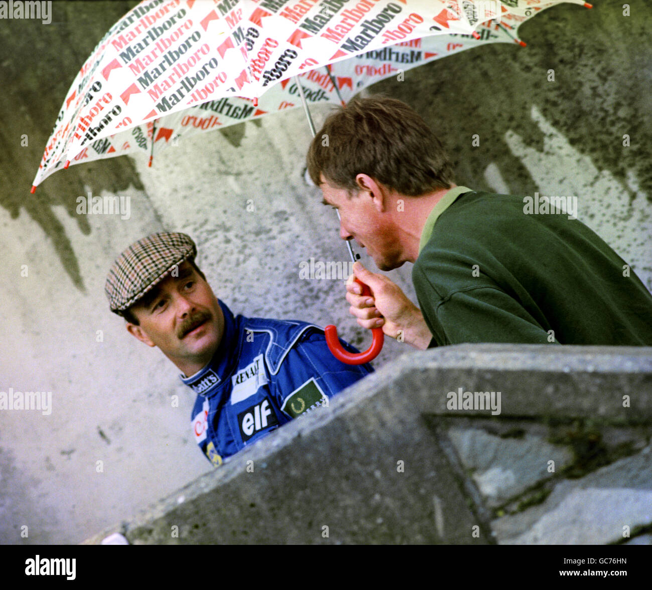 James Hunt congratulates Nigel Mansell on his Formula One World ...