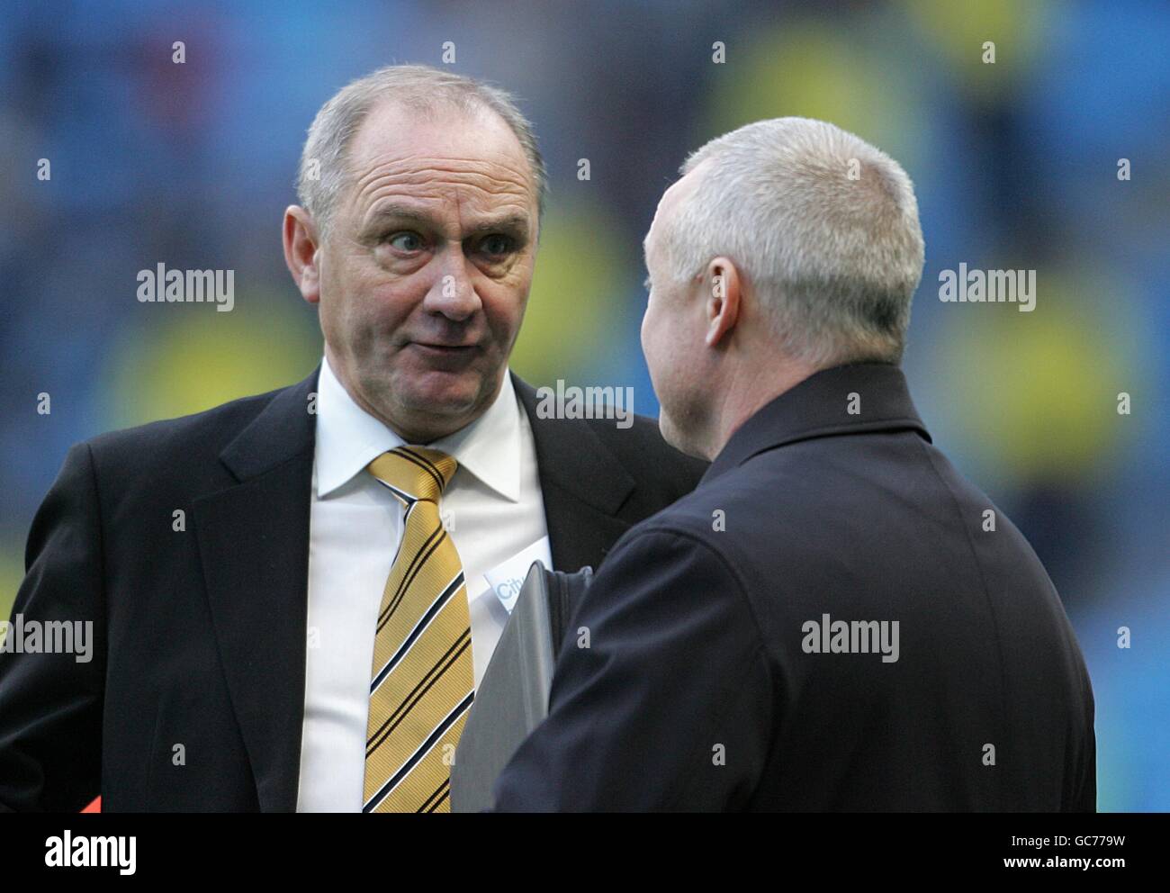 Hull city assistant manager brian horton hi-res stock photography and ...