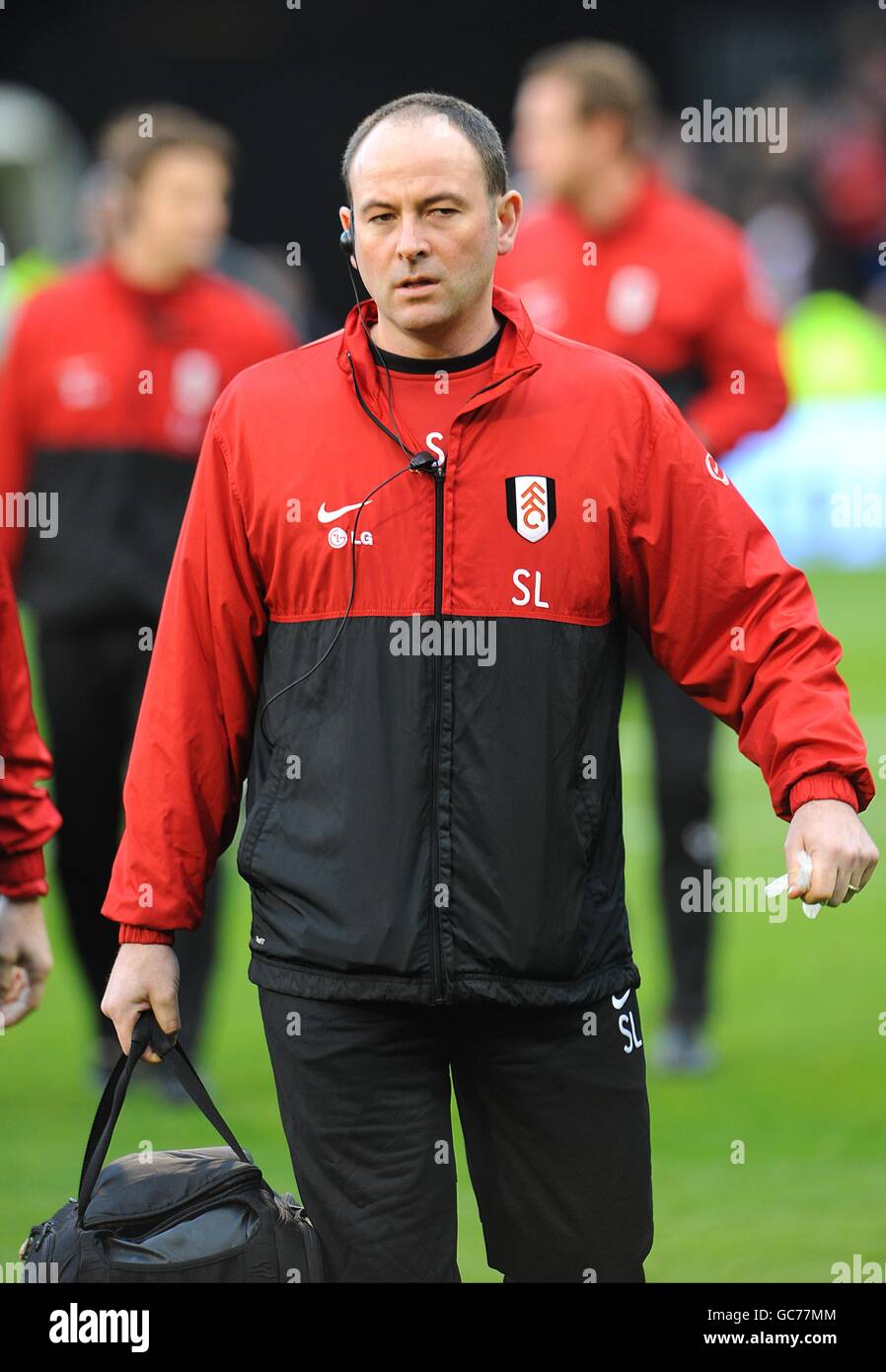Fulham first team doctor hi-res stock photography and images - Alamy