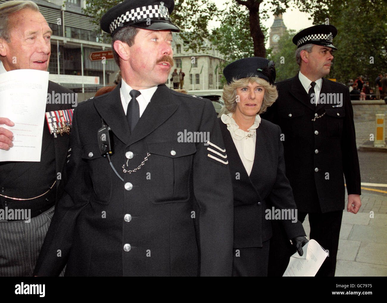 Camilla parker bowles leaving westminster abbey hi-res stock ...