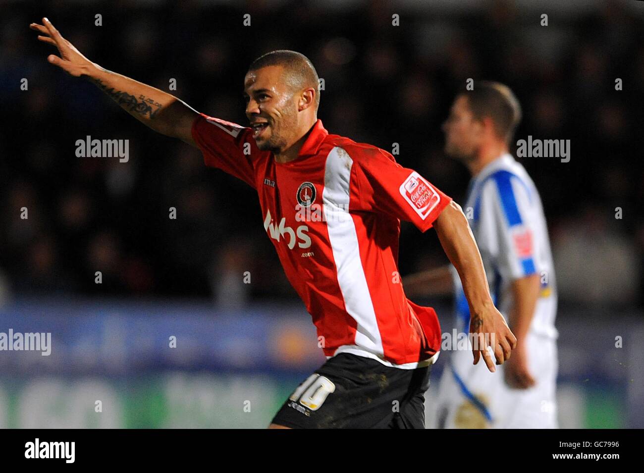 Deon burton charlton goal hi-res stock photography and images - Alamy