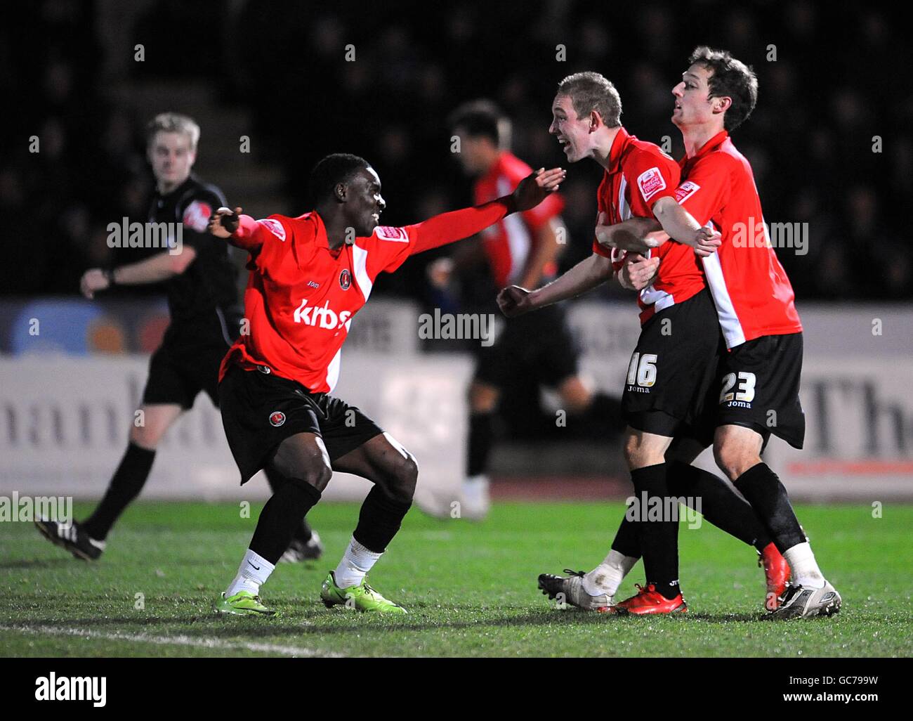 Charlton Athletic's Scott Wagstaff (second right) celebrates scoring ...