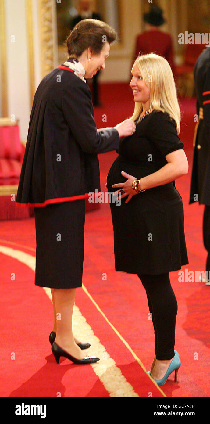 Badminton sensation Gail Emms receives an MBE from the Princess Royal ...