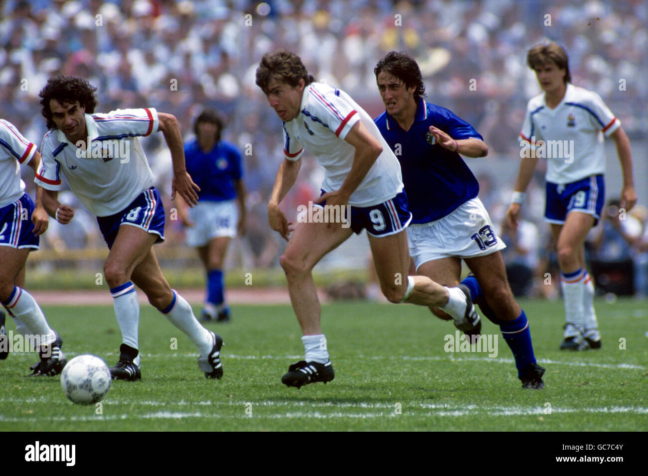 Gets past italys fernando de napoli hi-res stock photography and images ...