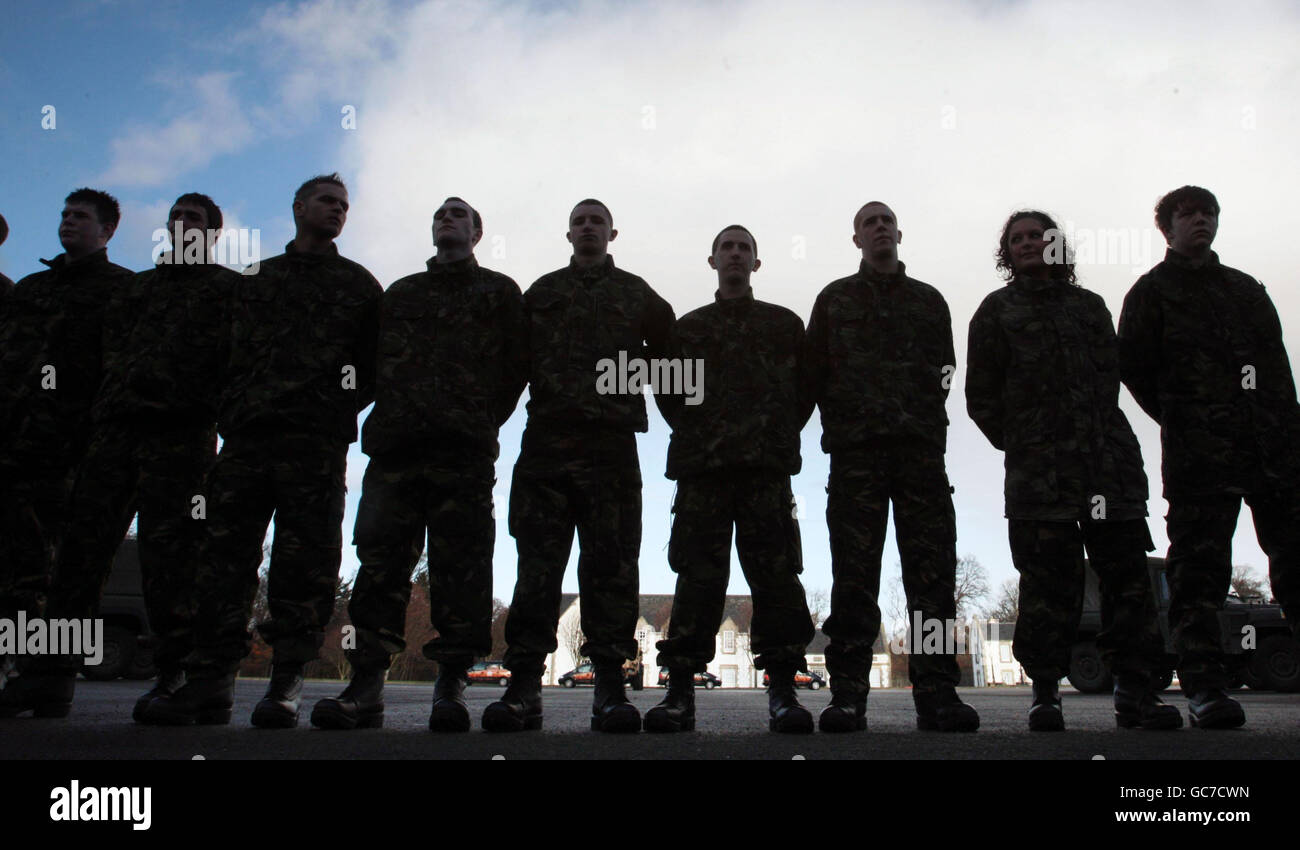 Army recruits line hi-res stock photography and images - Alamy