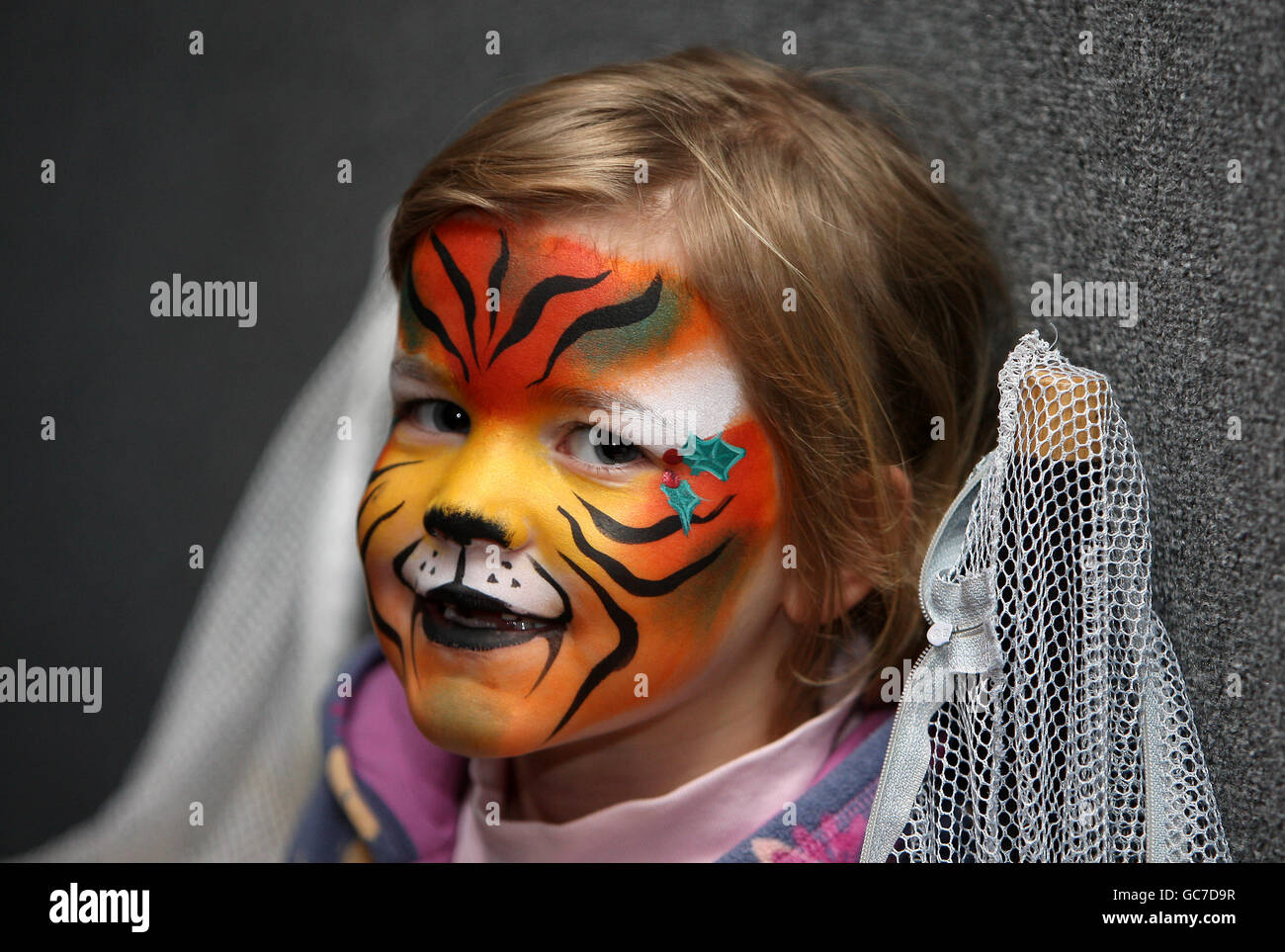 Horse facepaint facepainting tiger hi-res stock photography and images ...