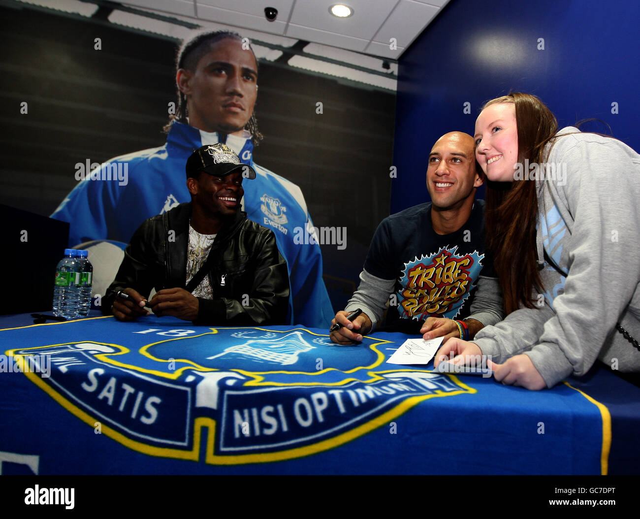 Soccer everton fc signing session tim louis saha goodison park hi-res ...