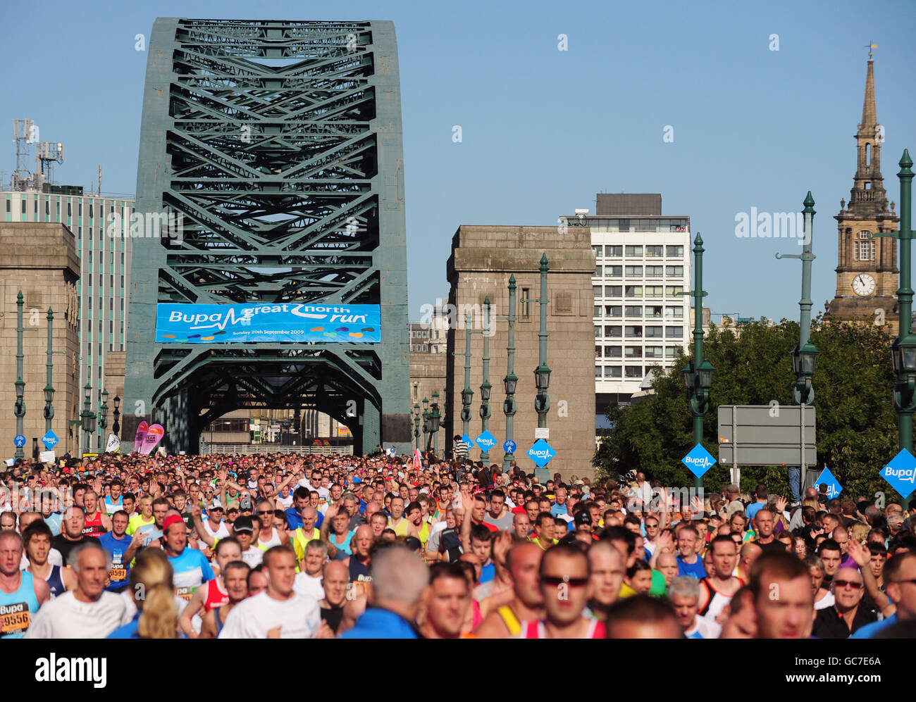 Athletics - BUPA Great North Run - Newcastle. Runners stream over the ...