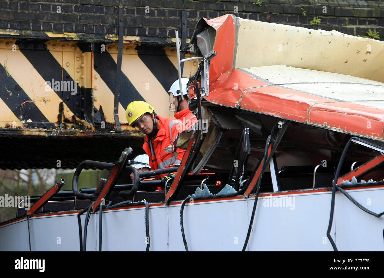 Bus hit bridge hi-res stock photography and images - Alamy