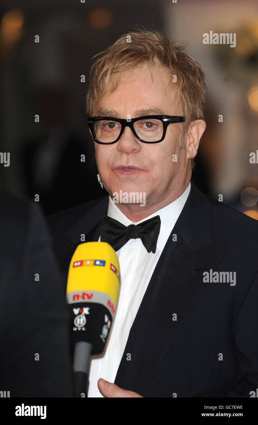 Grey goose character cocktails party hi-res stock photography and ...