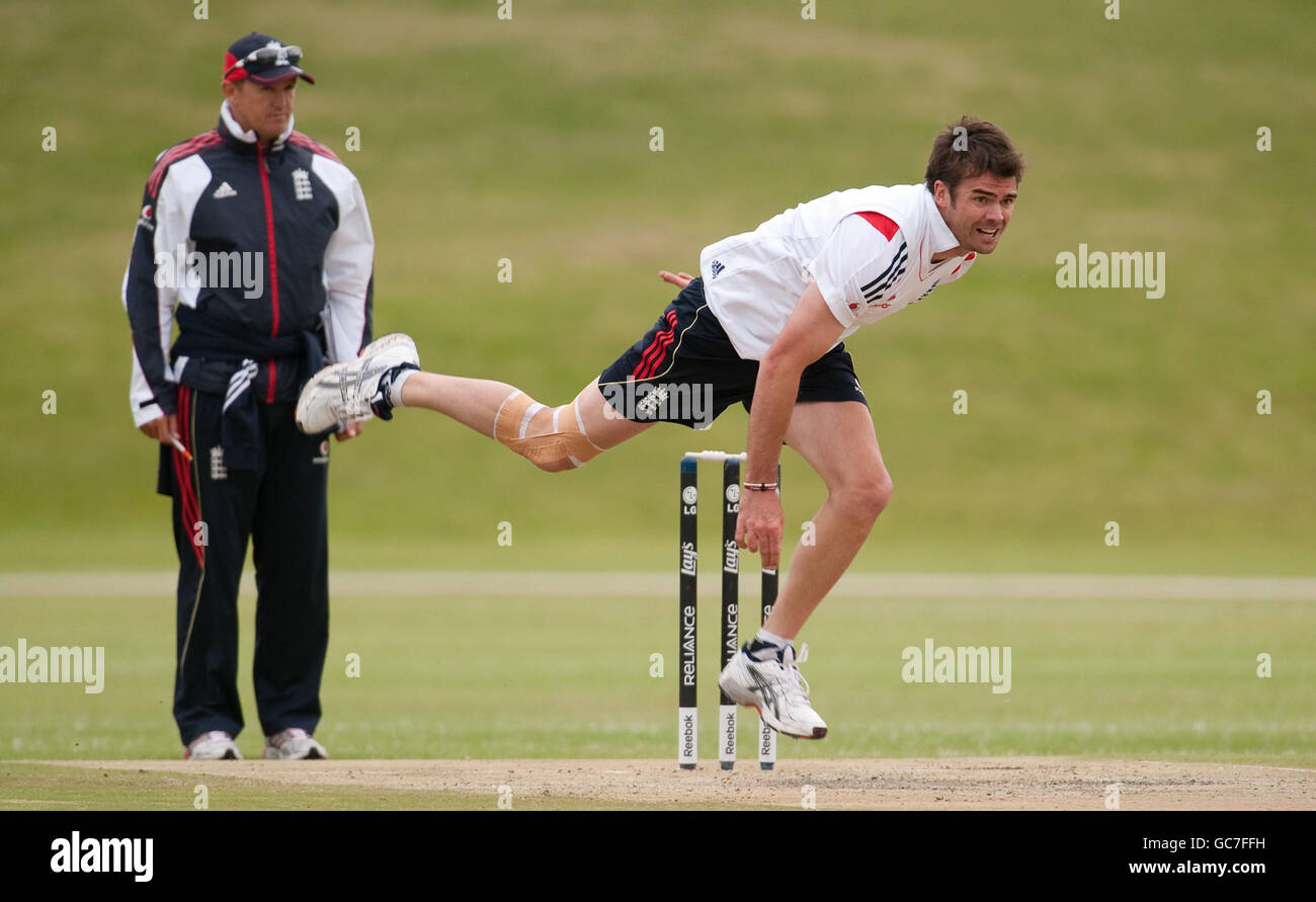 England cricketer james anderson bowls hi-res stock photography and ...