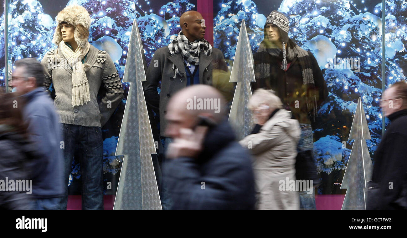 Crowd of mannequins hi-res stock photography and images - Alamy