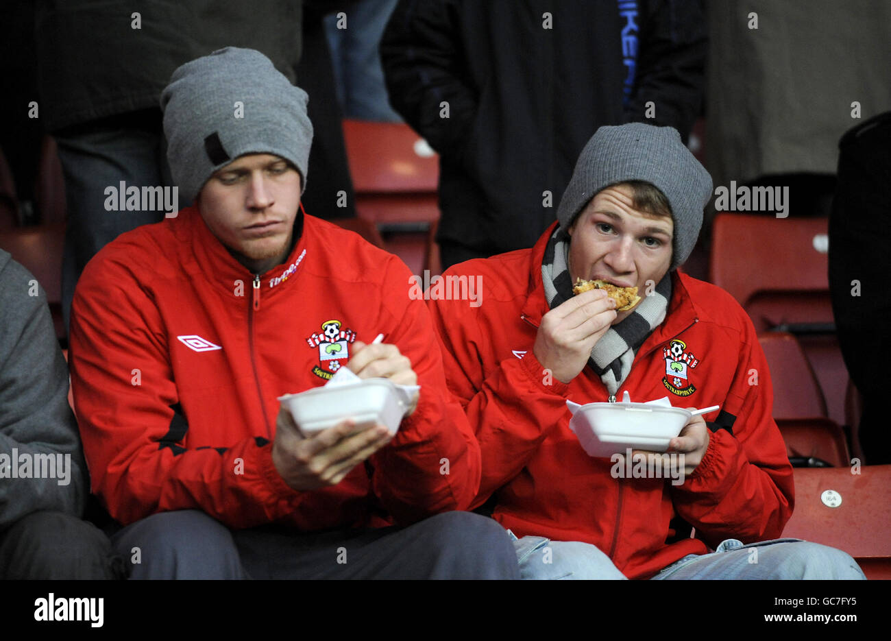 Football fans eating in stadium hi-res stock photography and images - Alamy