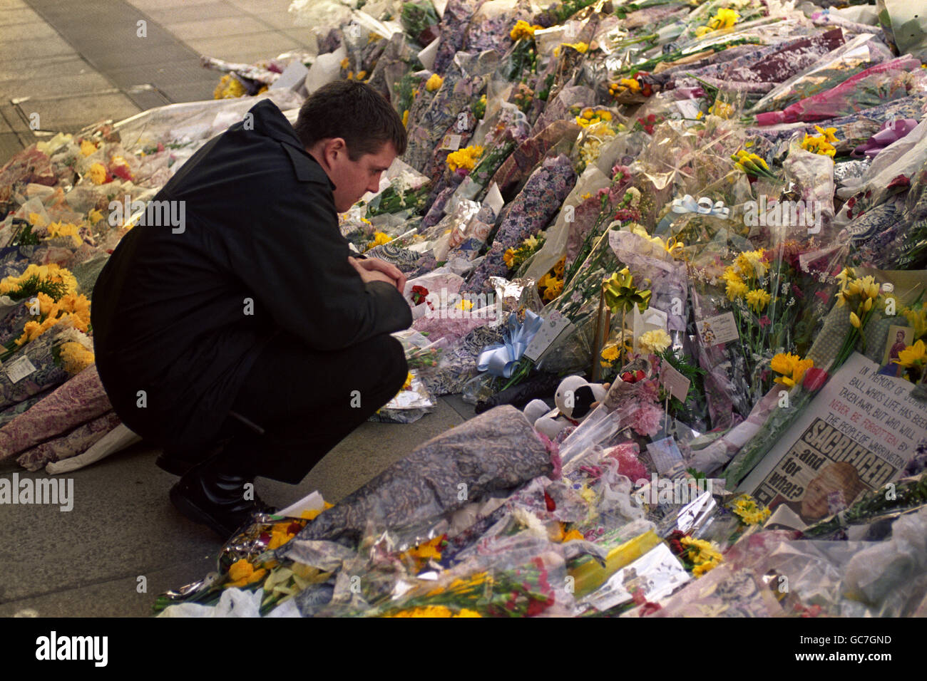 POLICEMAN MOURNS JONATHAN BALL Stock Photo - Alamy