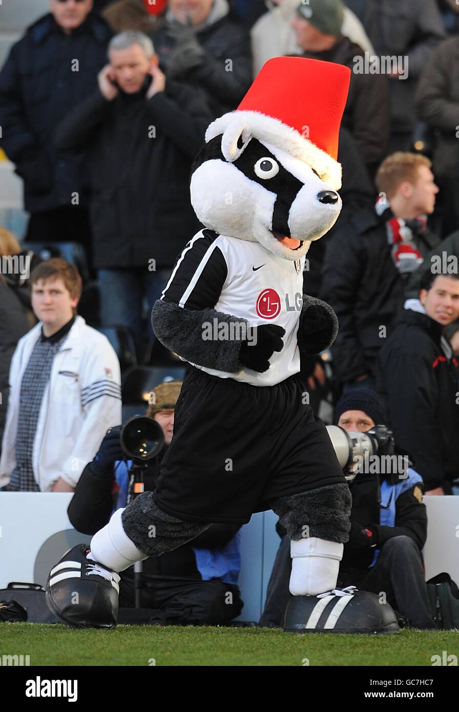 Fulham mascot billy badger hi-res stock photography and images - Alamy
