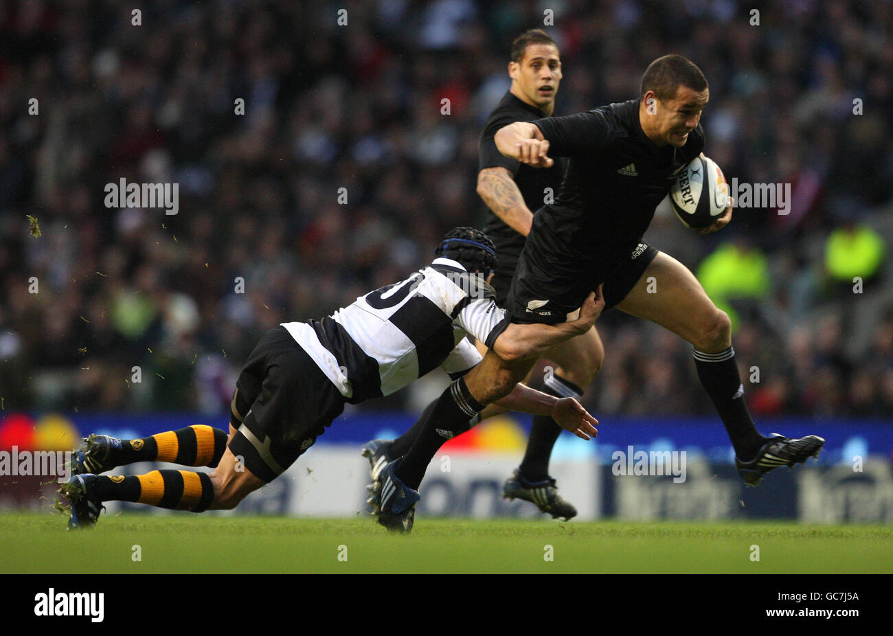 Barbarians matt giteau and new zealands tamati ellison hi-res stock ...