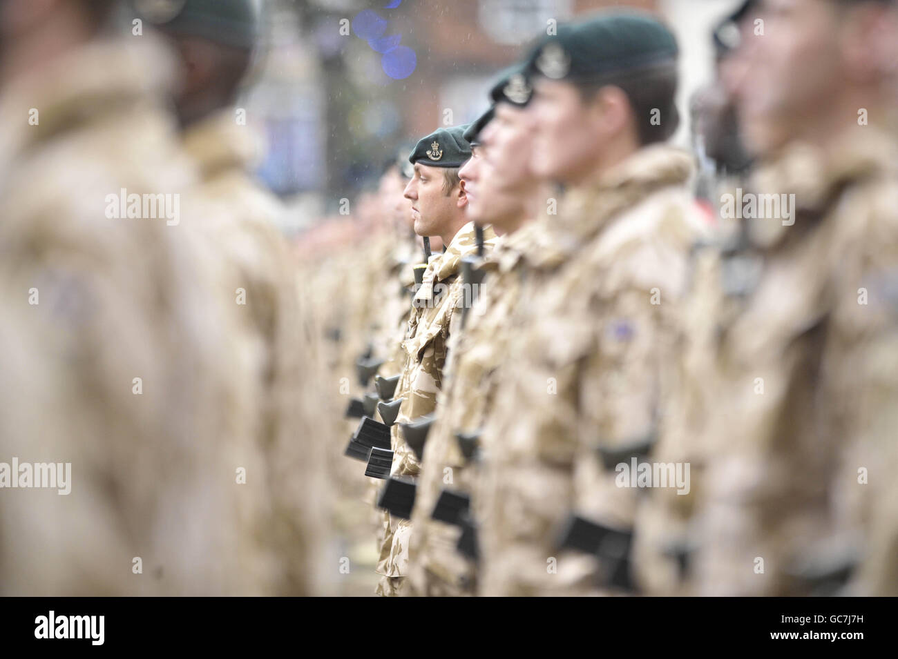 Soldiers from 4th Battalion The Rifles (4 Rifles) parade through ...