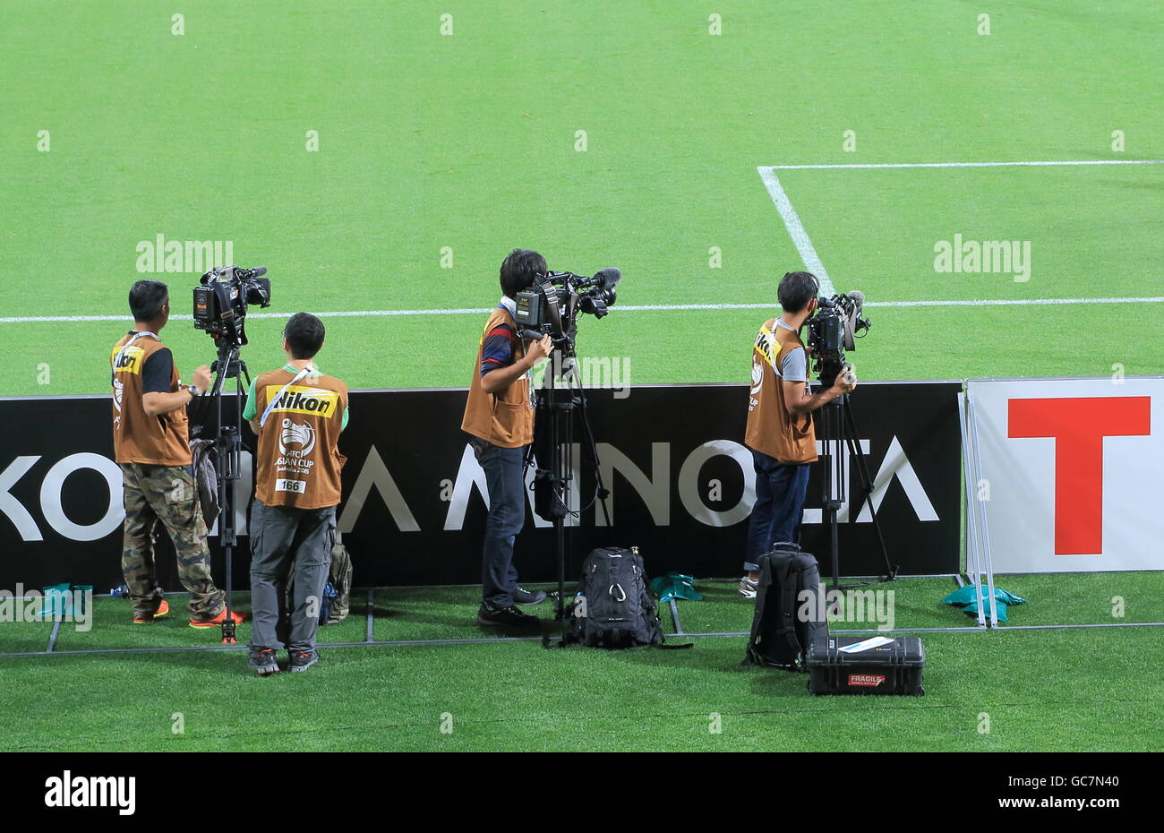 Camera tv crew hi-res stock photography and images - Alamy