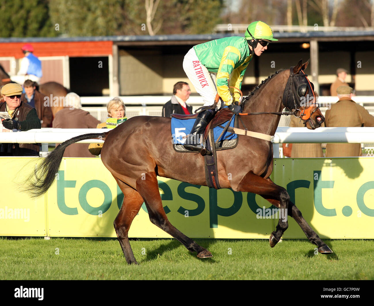Jockey tom scudamore at ludlow racecourse hi-res stock photography and ...