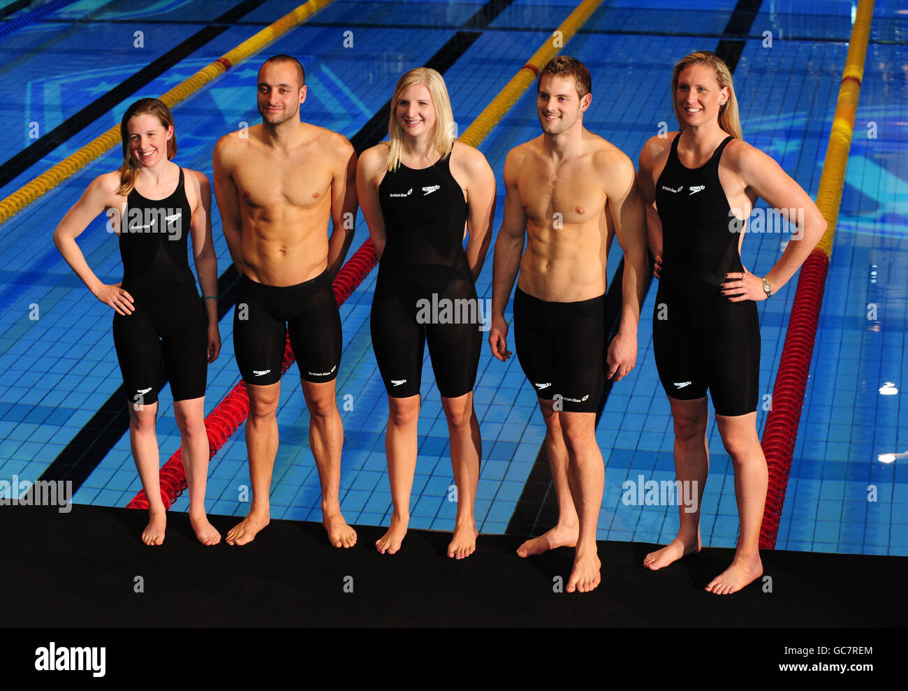 Great Britain's Rebecca Adlington (centre) Liam Tancock (2nd right ...