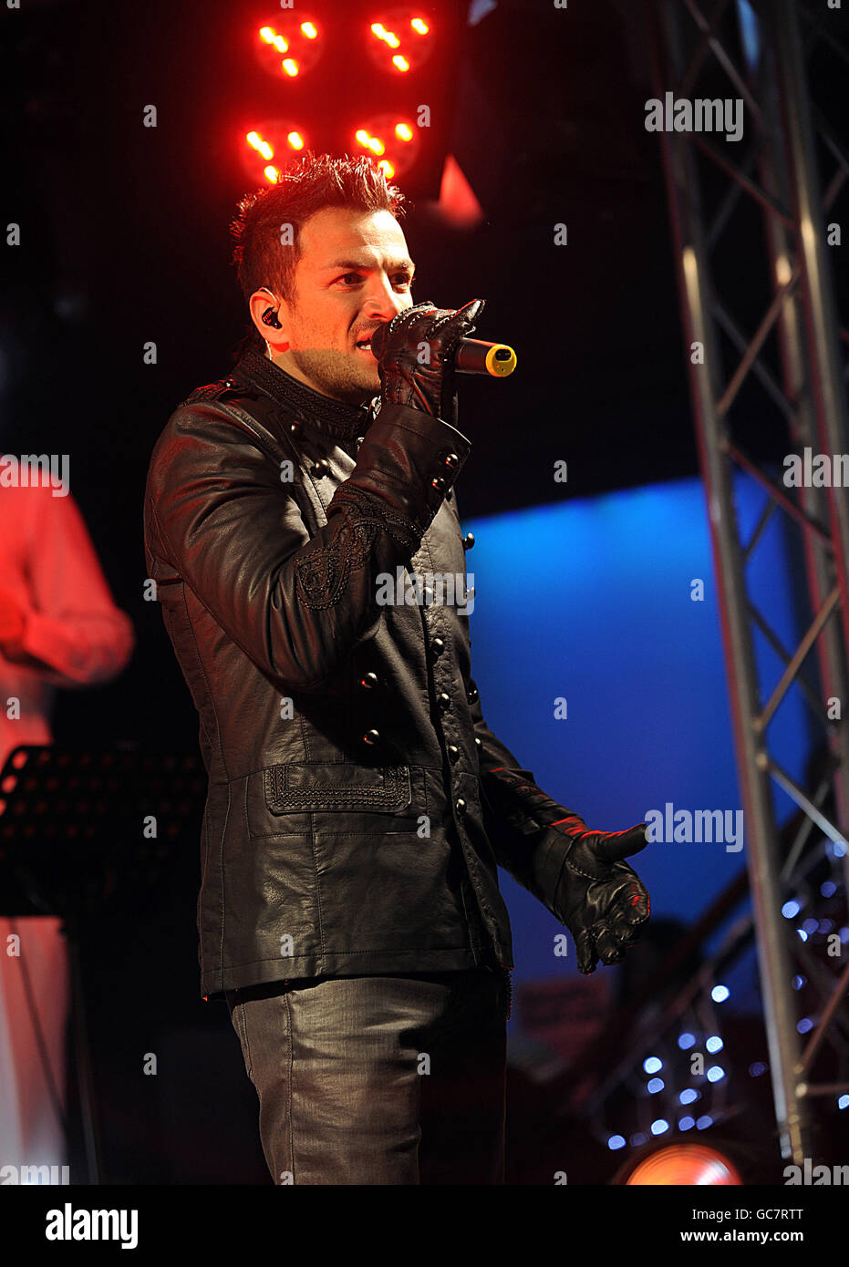 Peter Andre performance - London Stock Photo - Alamy