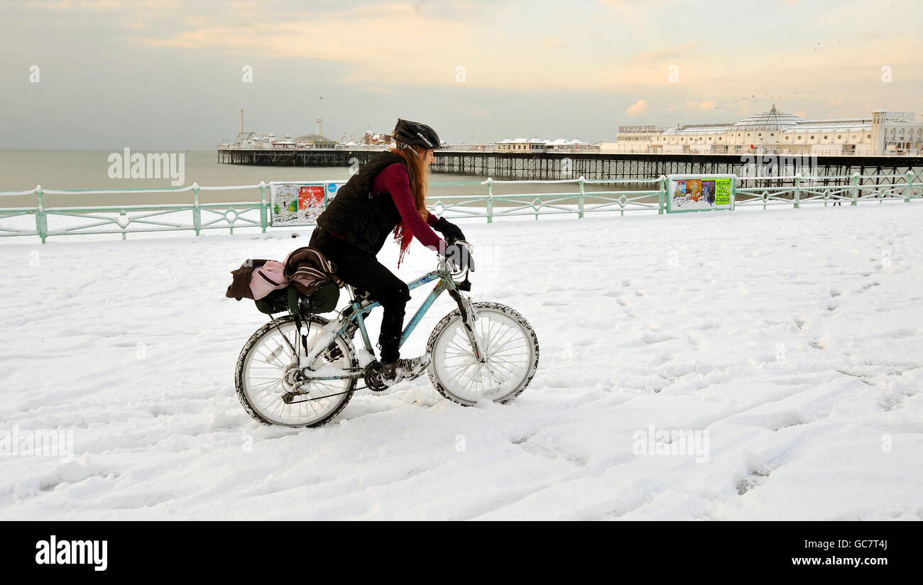 Brighton beach snowfall hi-res stock photography and images - Alamy