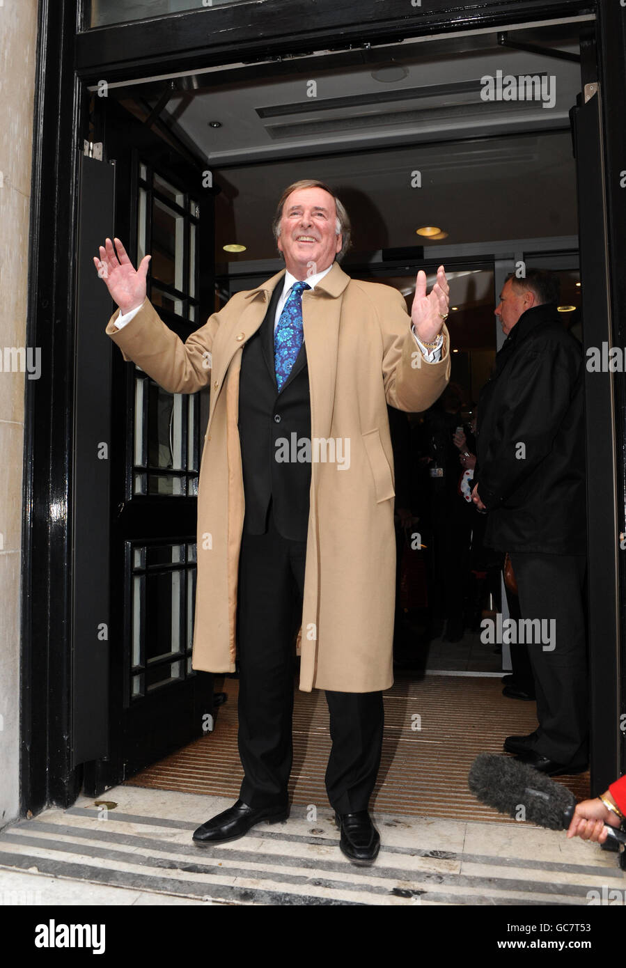 Terry wogans final bbc breakfast show hi-res stock photography and ...