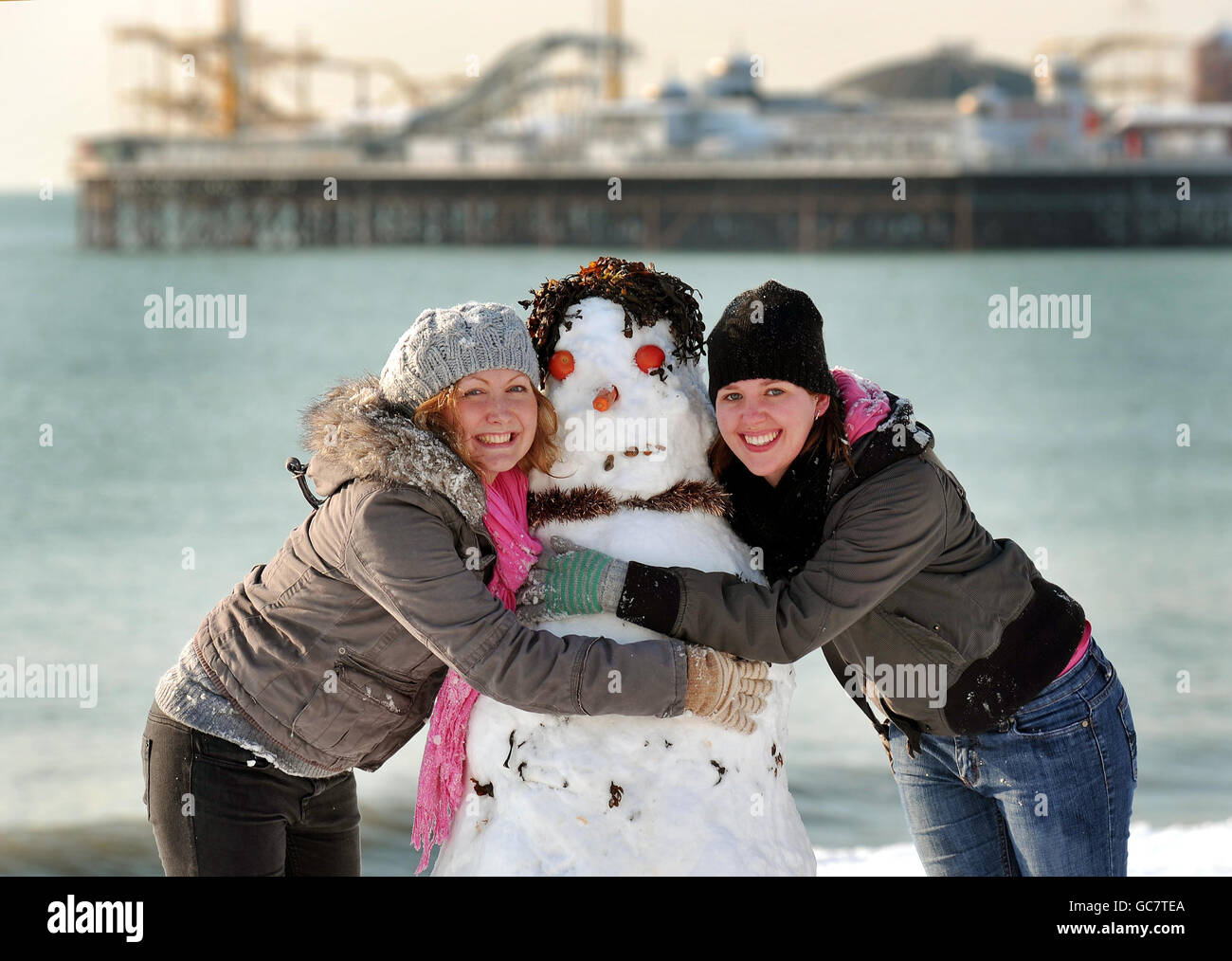 Snowman And Snow Woman Kissing High Resolution Stock Photography and ...