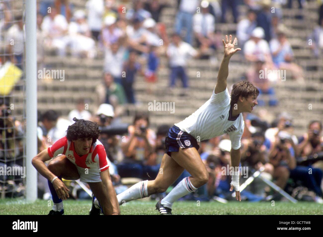 World cup 1986 england paraguay hi-res stock photography and images - Alamy