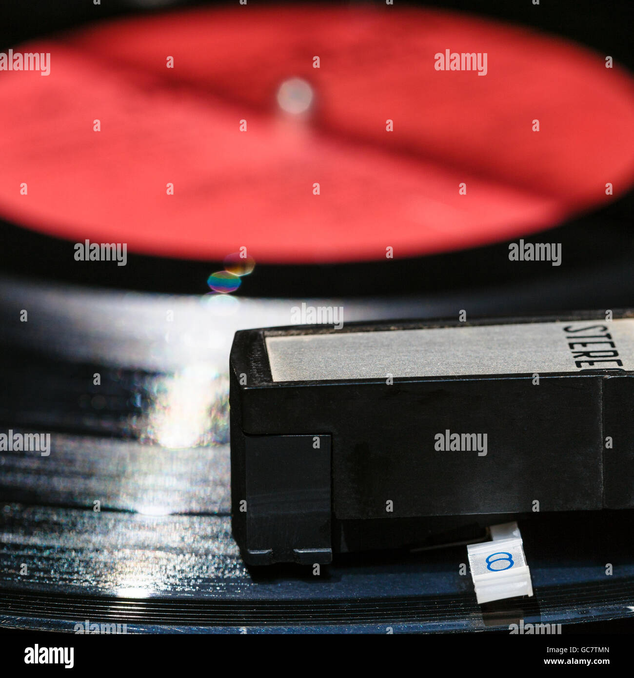 headshell on vinyl record in old turntable close up Stock Photo - Alamy
