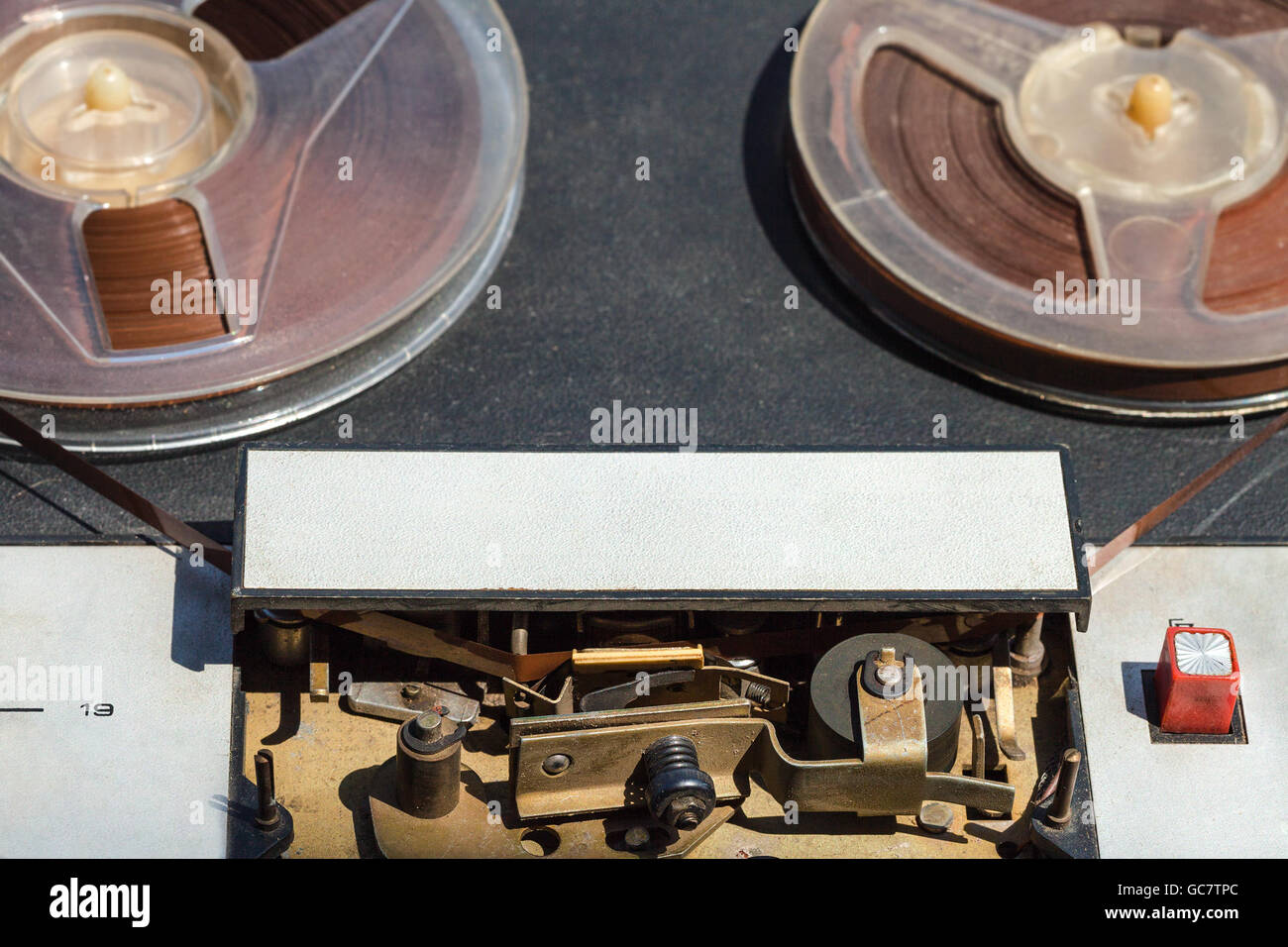 Reel to reel audio recorder hi-res stock photography and images - Alamy