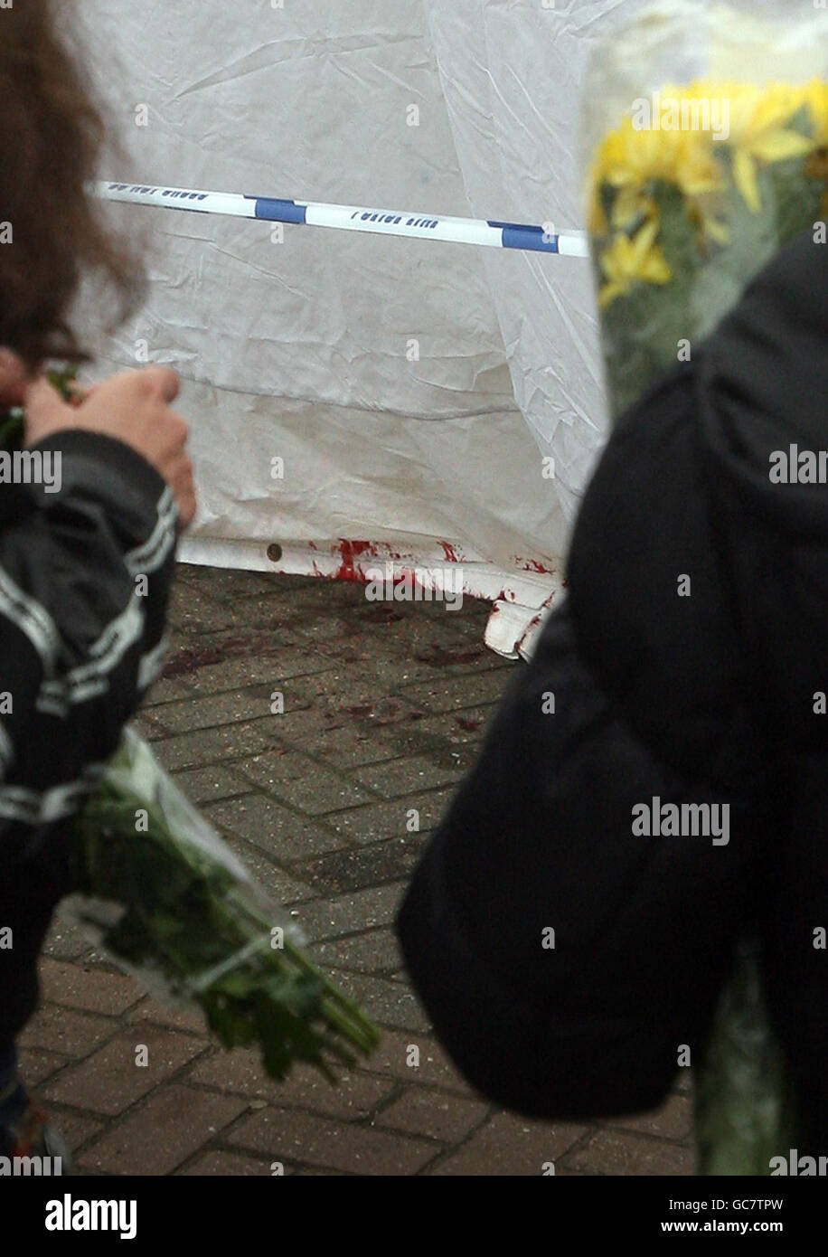 Crime murder flowers floral tribute hi-res stock photography and images ...
