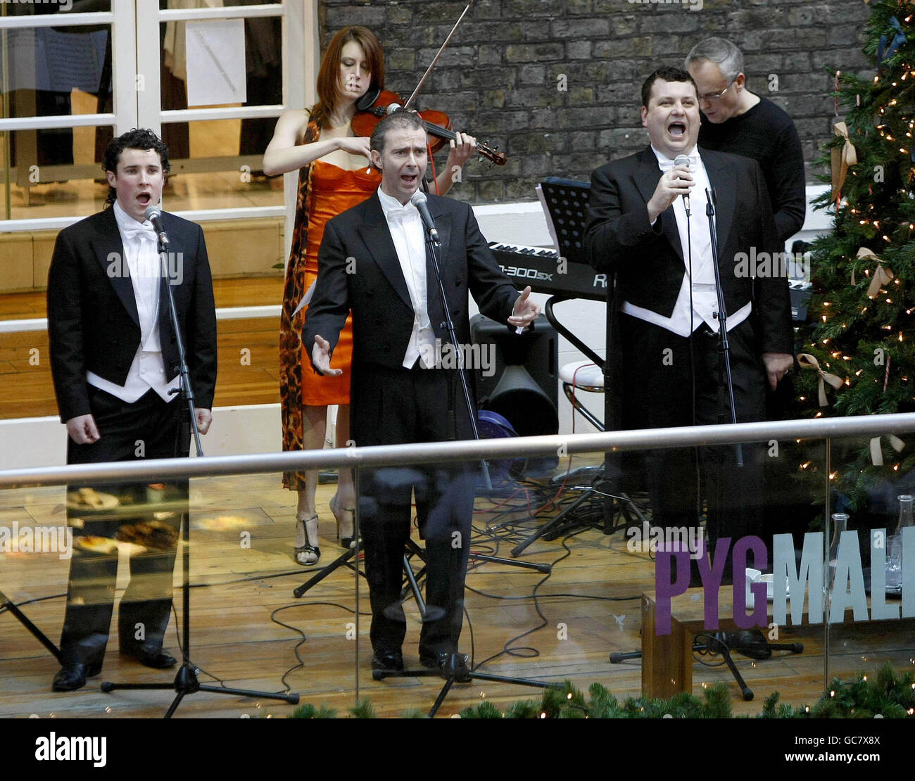 The three irish tenors left to right dominic mcgorian hi-res stock ...