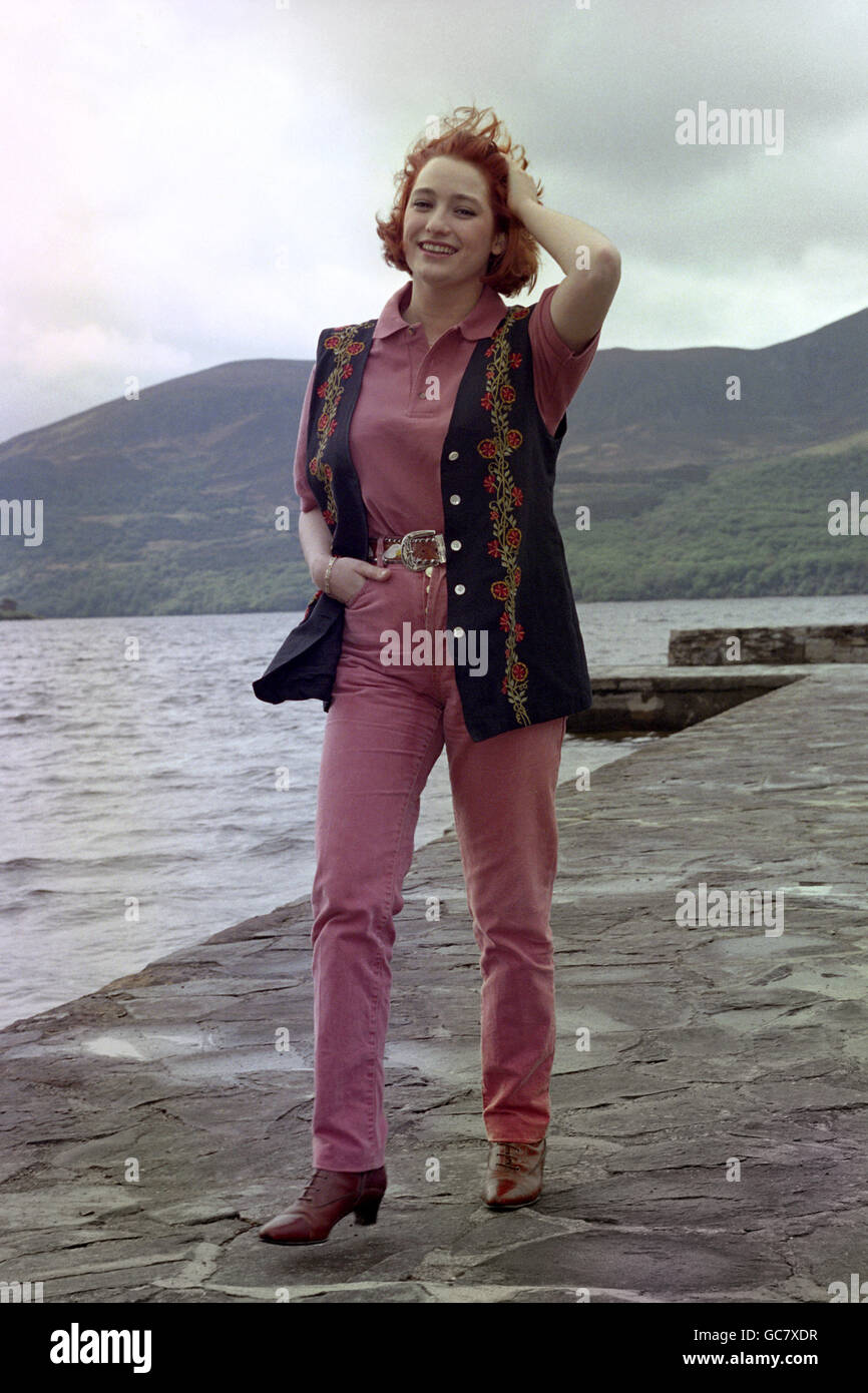 NIAMH KAVANAGH PICTURED ON THE SHORE OF LOCH LEIN , SHE SANG JIMMY ...