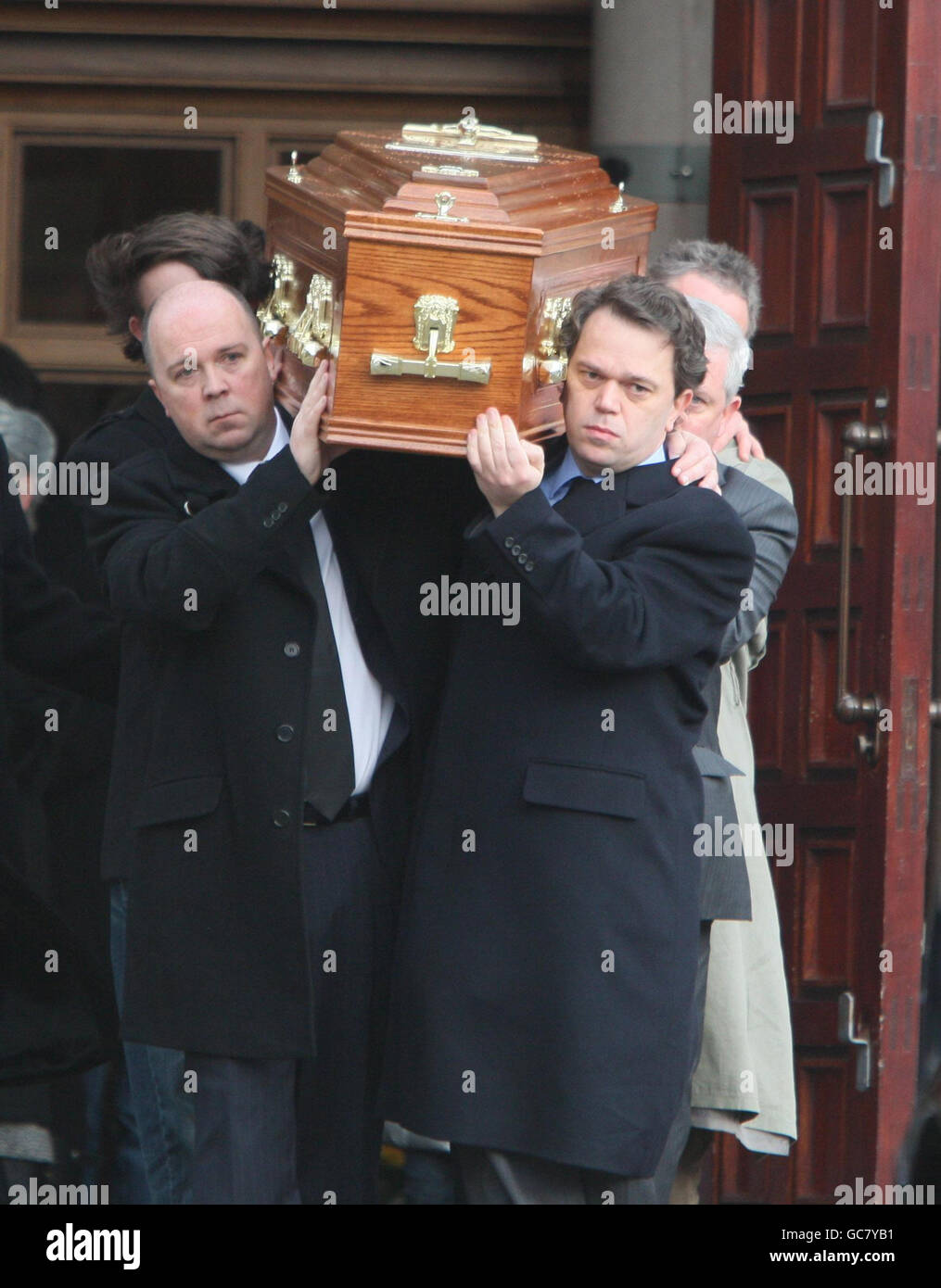 Family members carry coffin after hi-res stock photography and images ...
