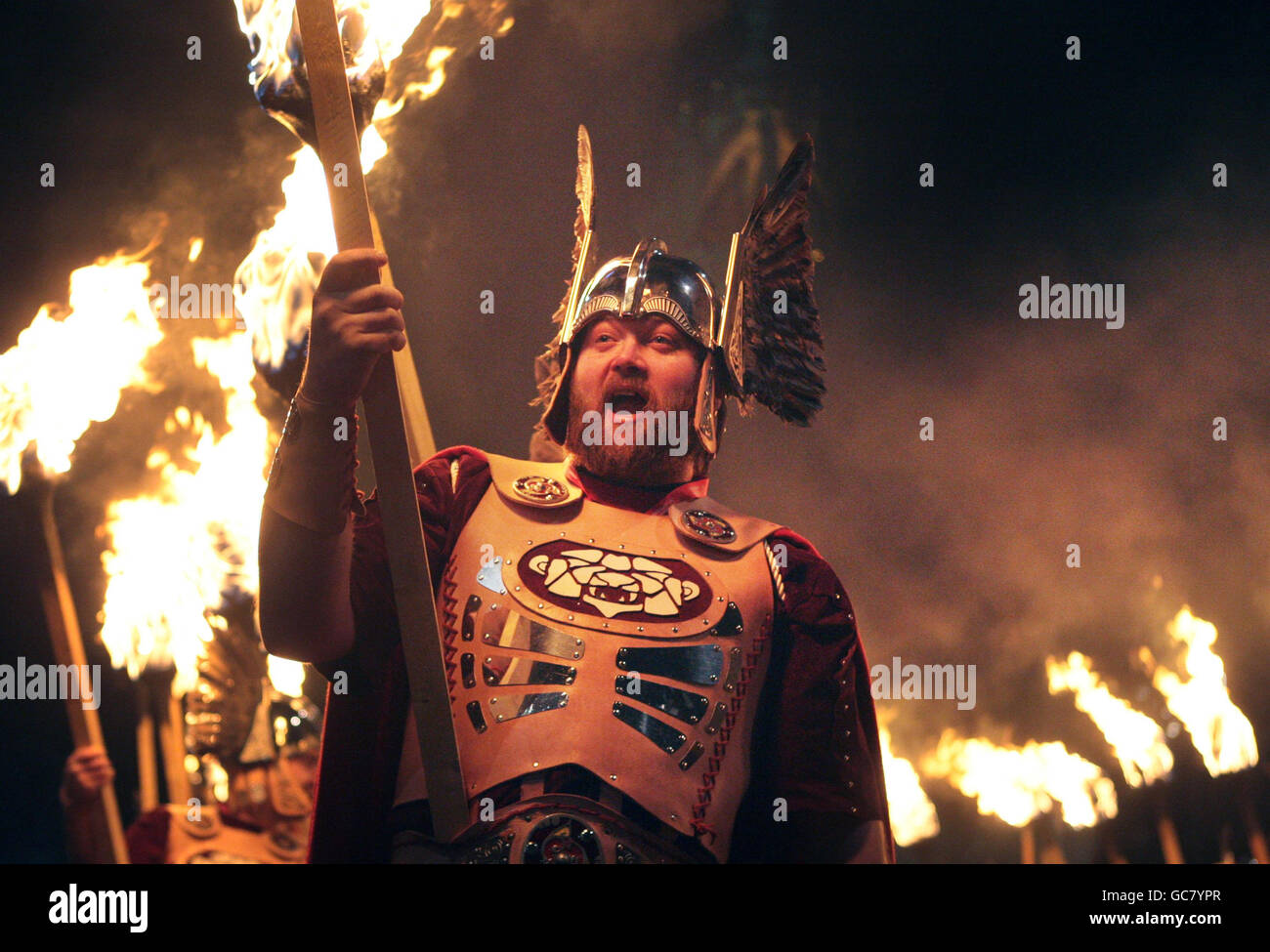 Torchlight procession lights up edinburghs royal mile mark beginning ...