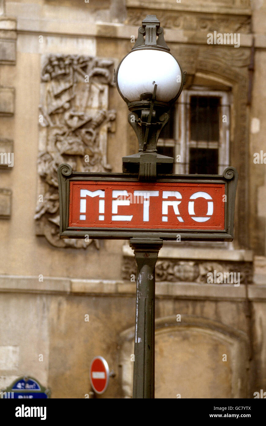 Metro station Sign Paris Stock Photo - Alamy