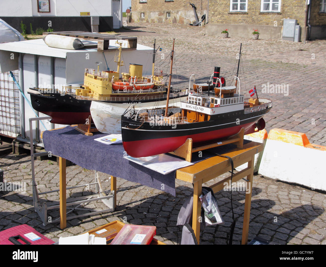 Radio controlled model boats hi-res stock photography and images - Alamy