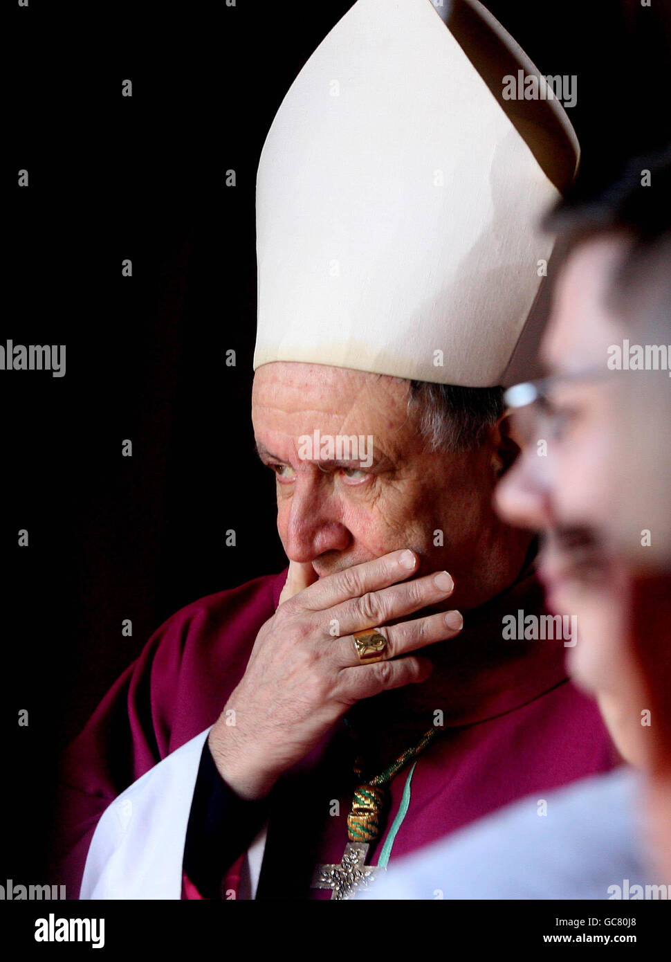 Catholic Cardinal Mitre High Resolution Stock Photography and Images ...