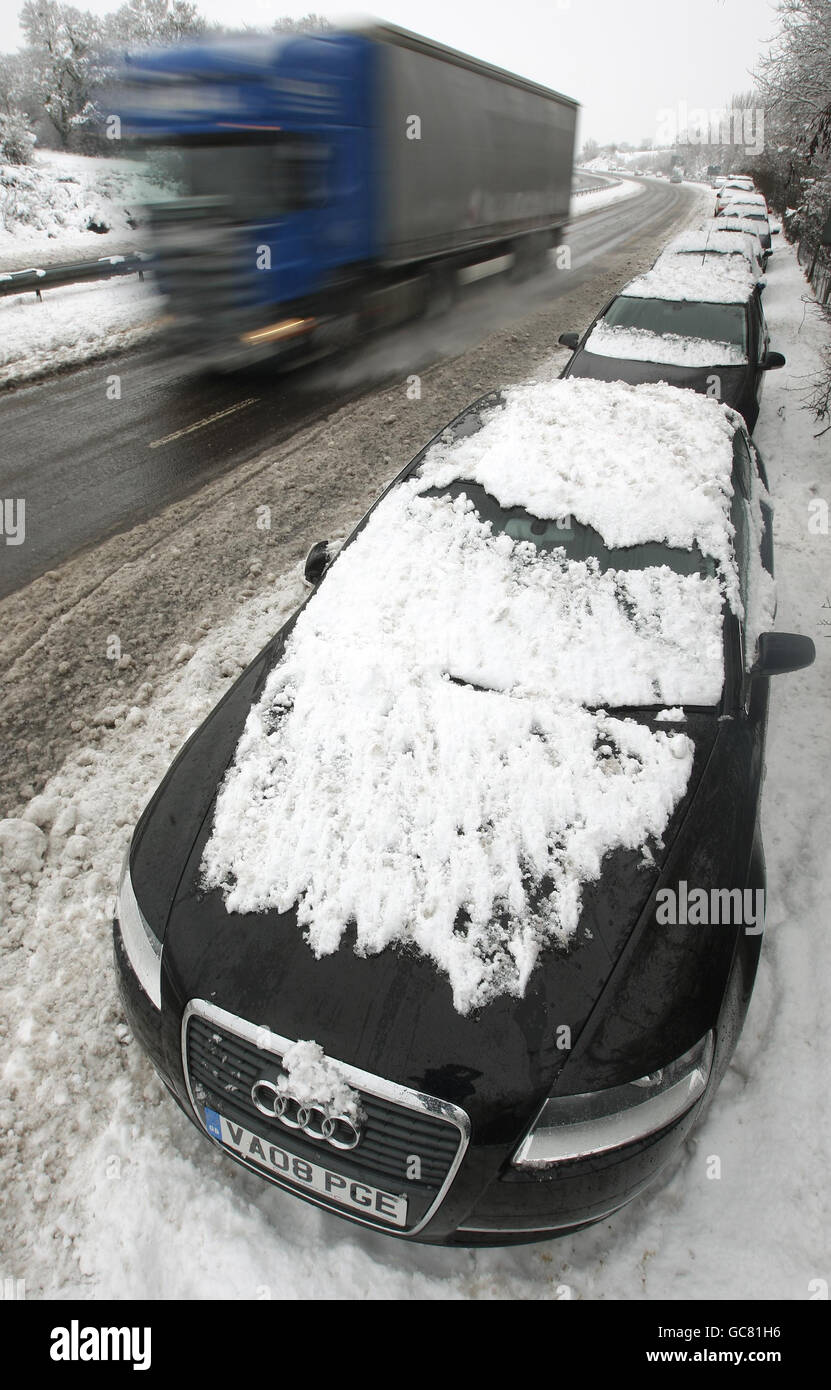 Fresh flurry snow overnight brought renewed misery travellers hi-res ...