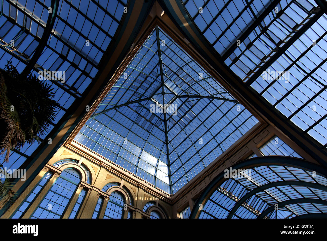 Victorian roof hi-res stock photography and images - Alamy