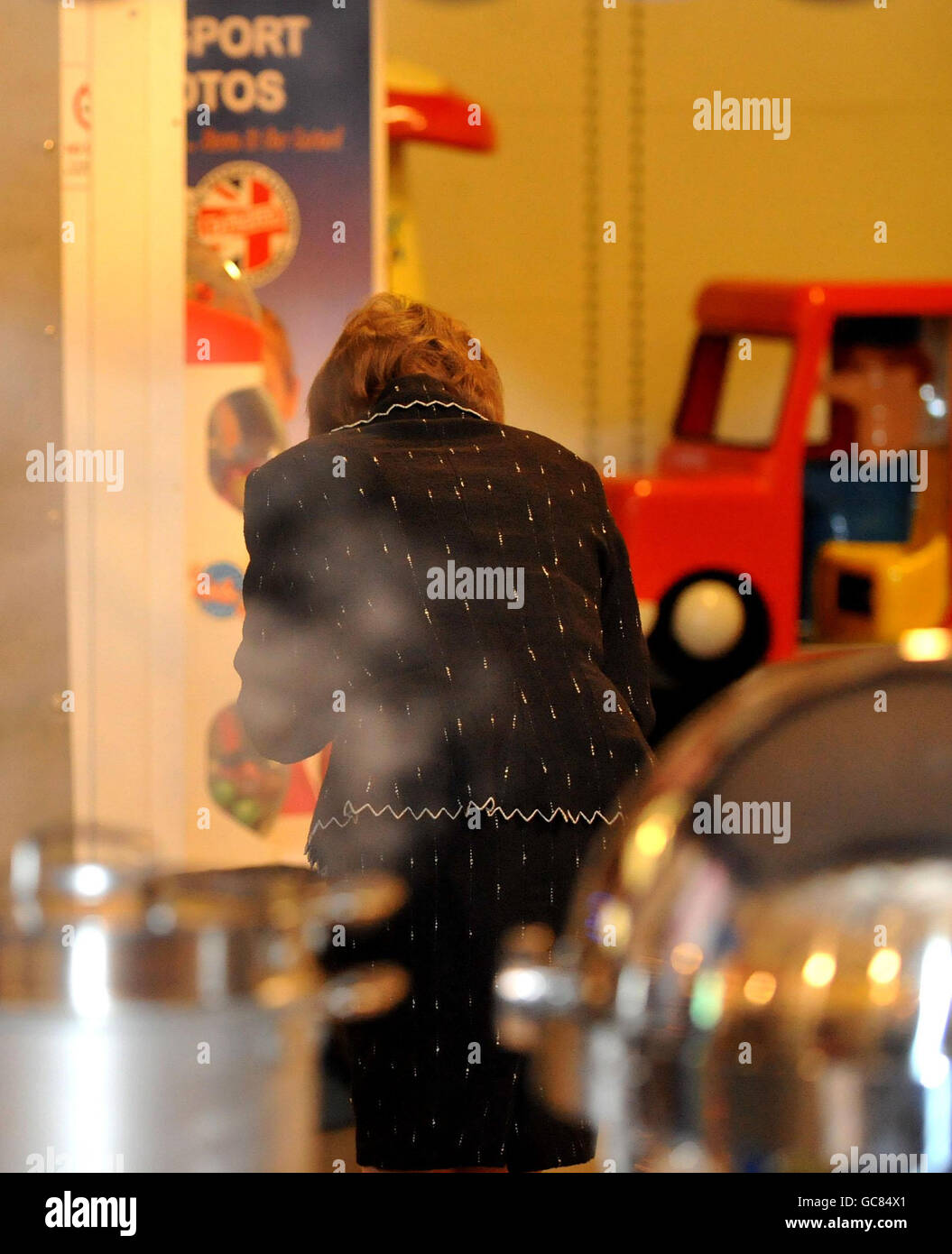 Esther Rantzen retires to the back of the stage after her attempt on ...