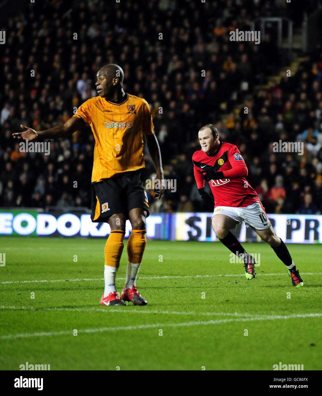 Soccer hull full length mangrr datacoapplies hi-res stock photography ...