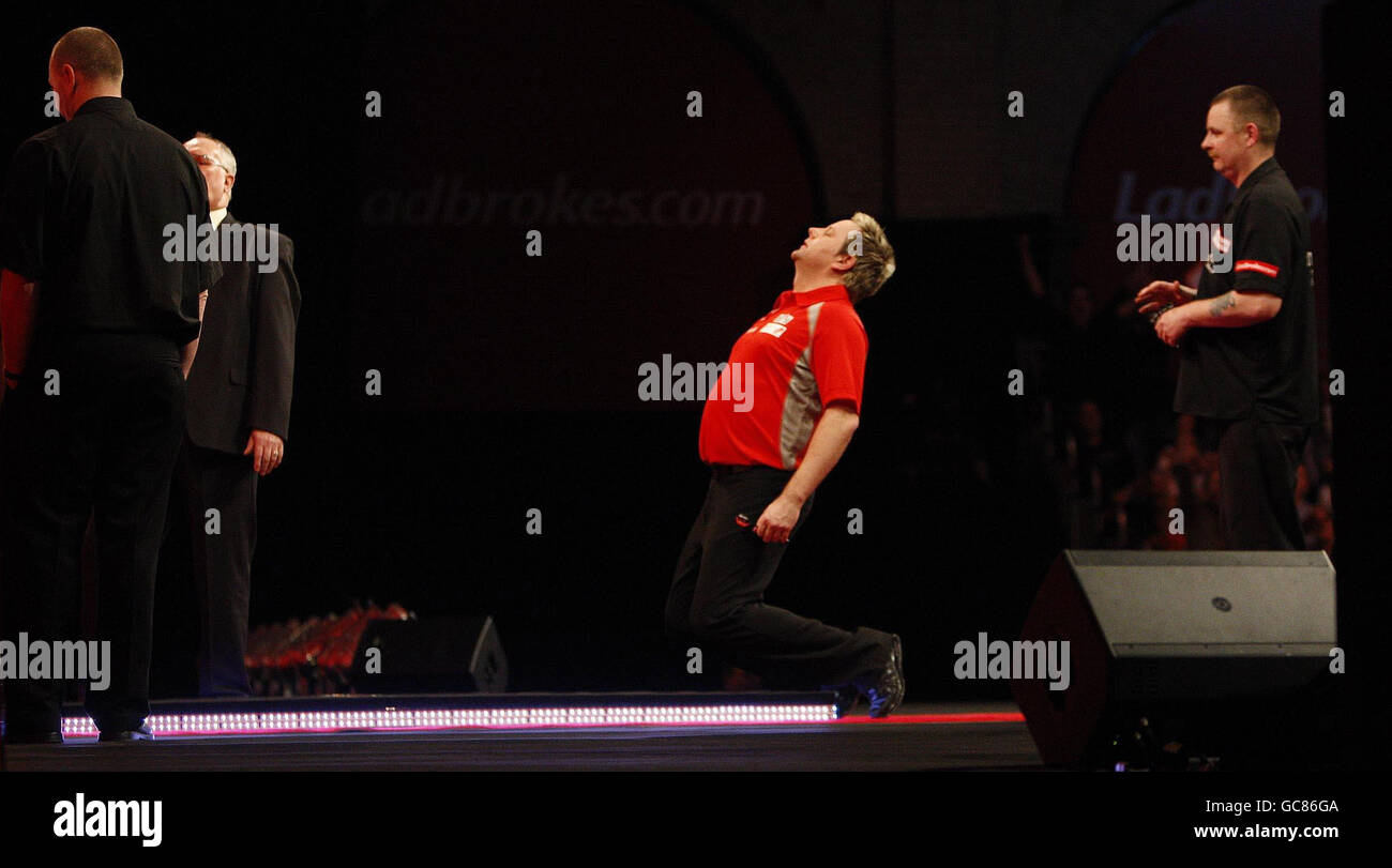 Mark Dudbridge celebrates beating Alan Tabern during the Ladbrokes.com ...