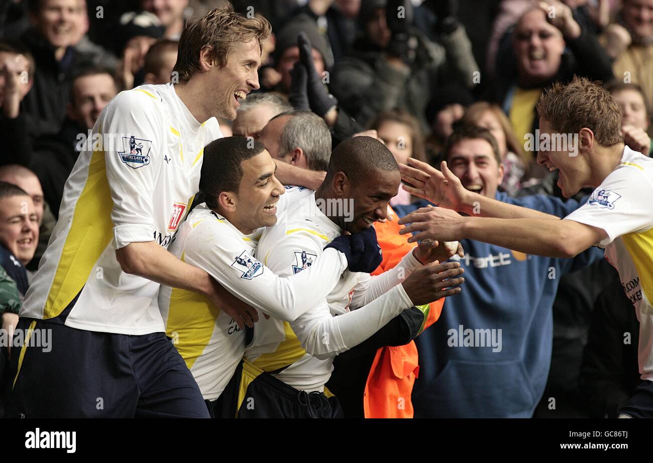 Tottenham Hotspur's Jermain Defoe (centre) celebrates with his team ...