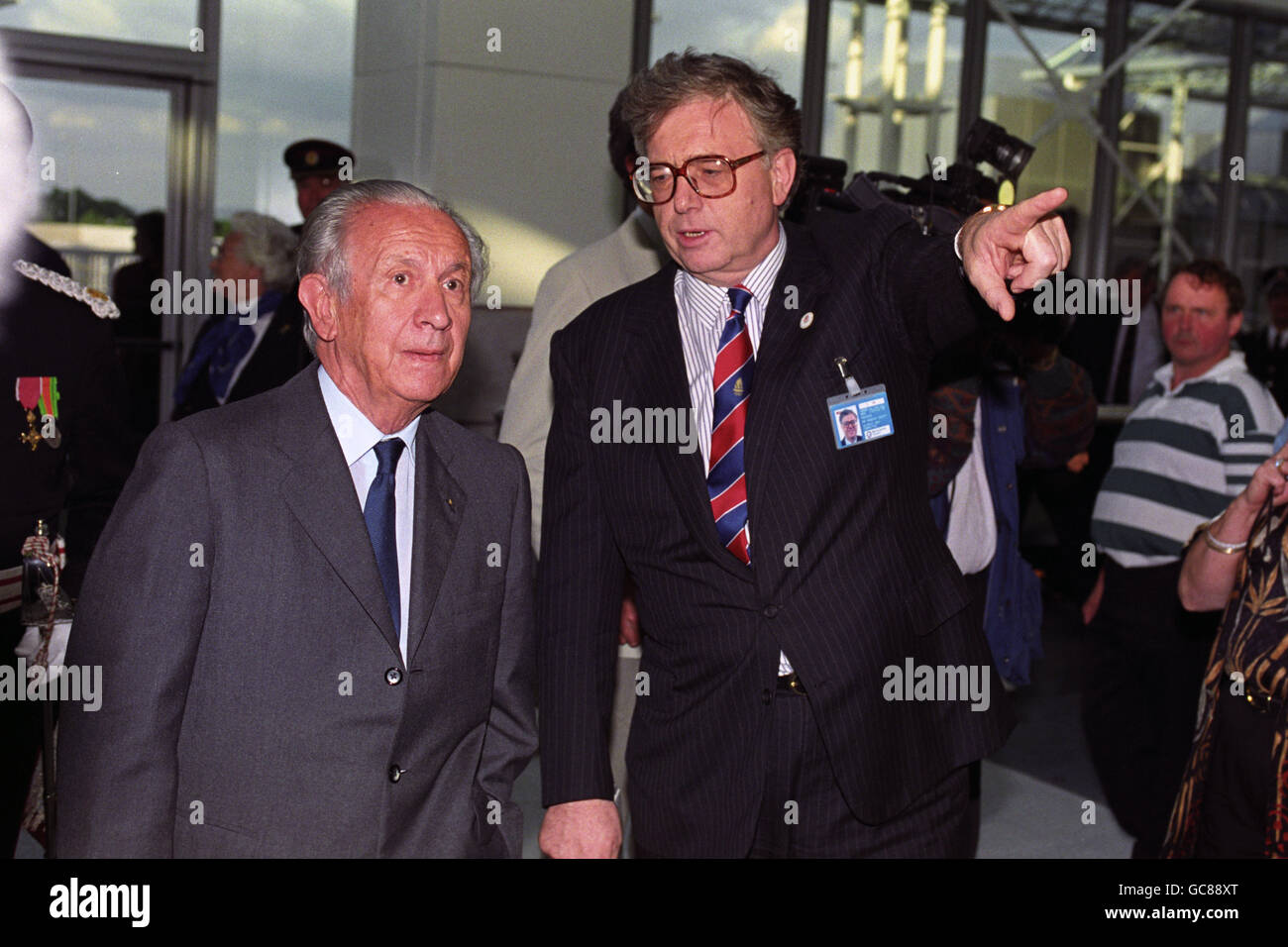 BOB SCOTT & JUAN SAMARANCH - BID Stock Photo - Alamy