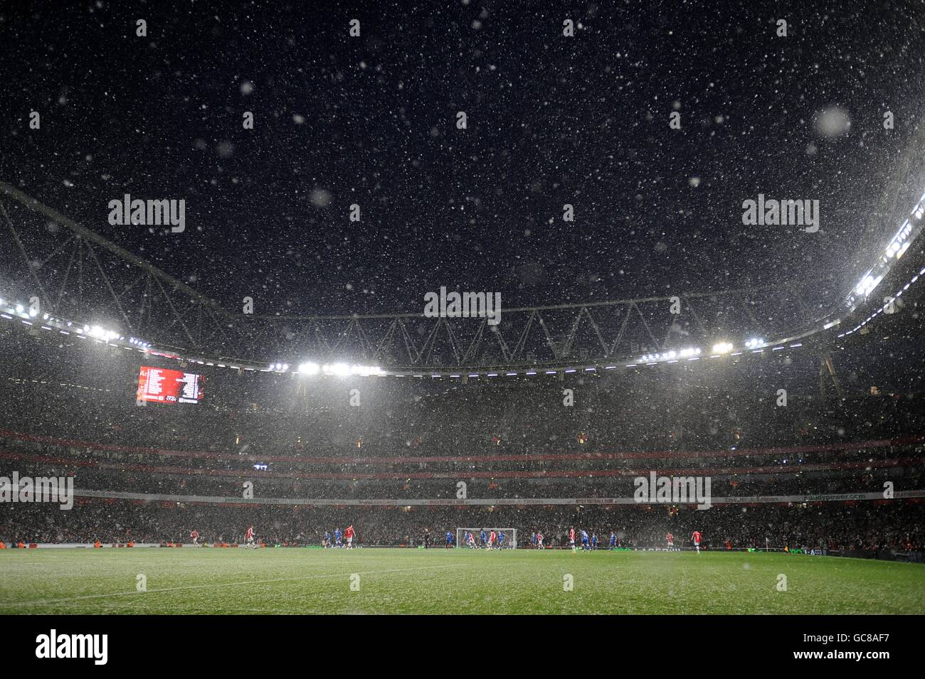 Emirates stadium in snow hi-res stock photography and images - Alamy