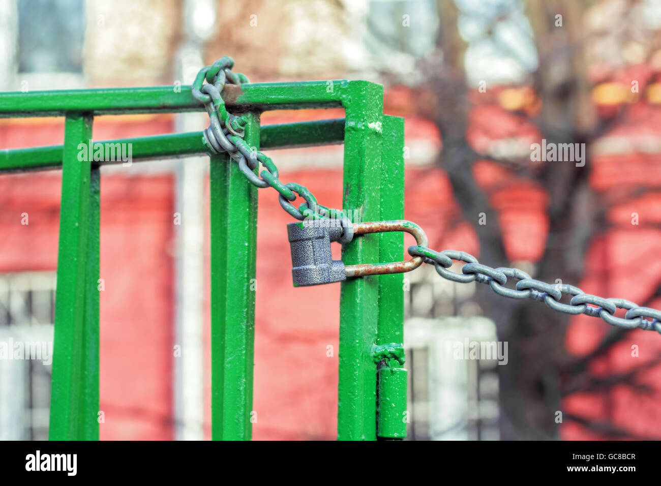 Chain lock gate fence hi-res stock photography and images - Alamy