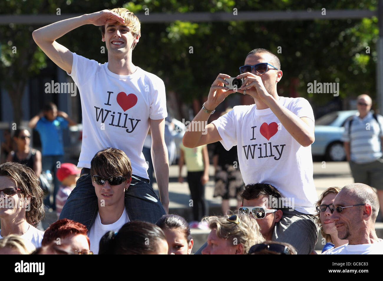 Fans wave as Prince William arrives at the Redfern Community centre in ...
