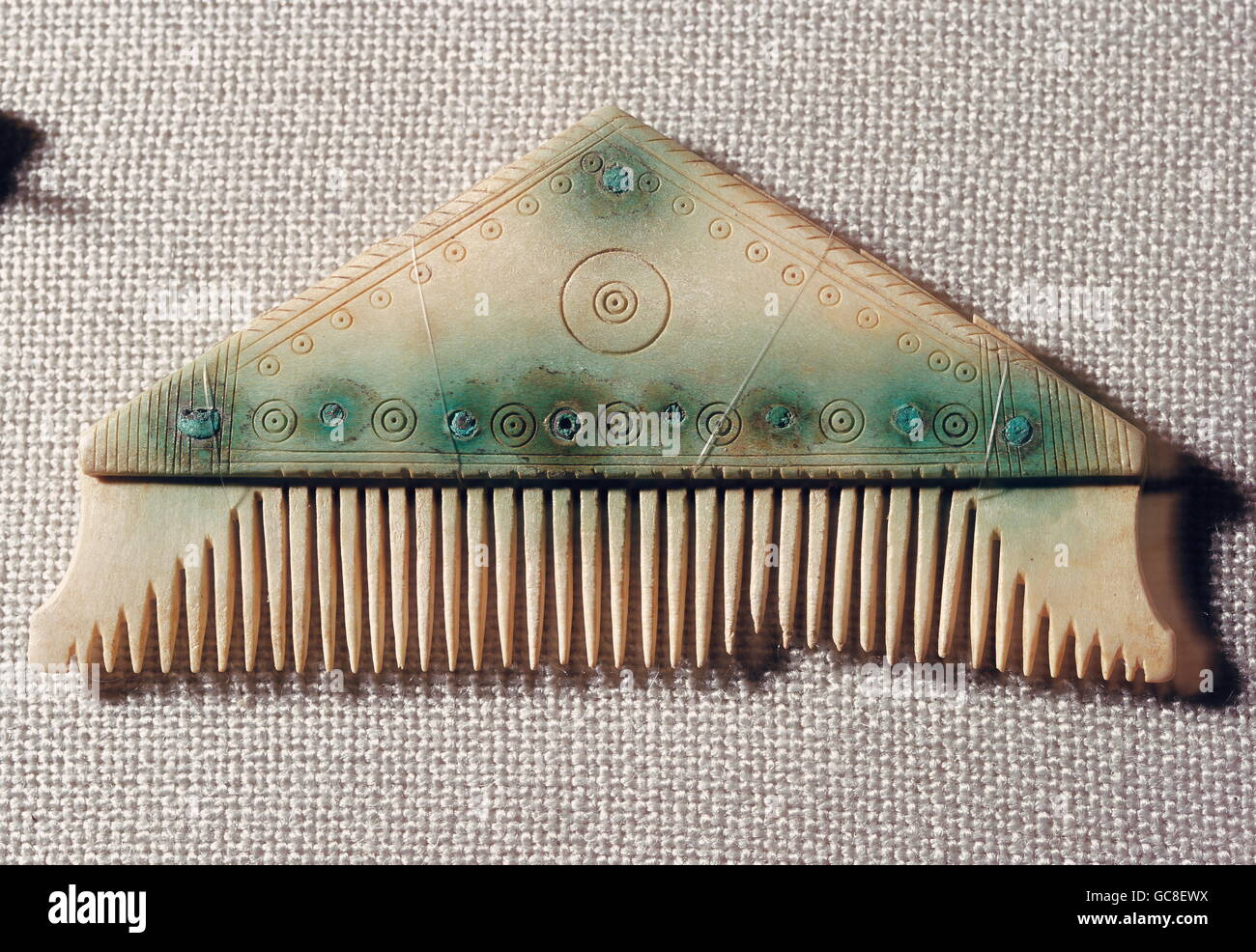 Bone comb hi-res stock photography and images - Alamy